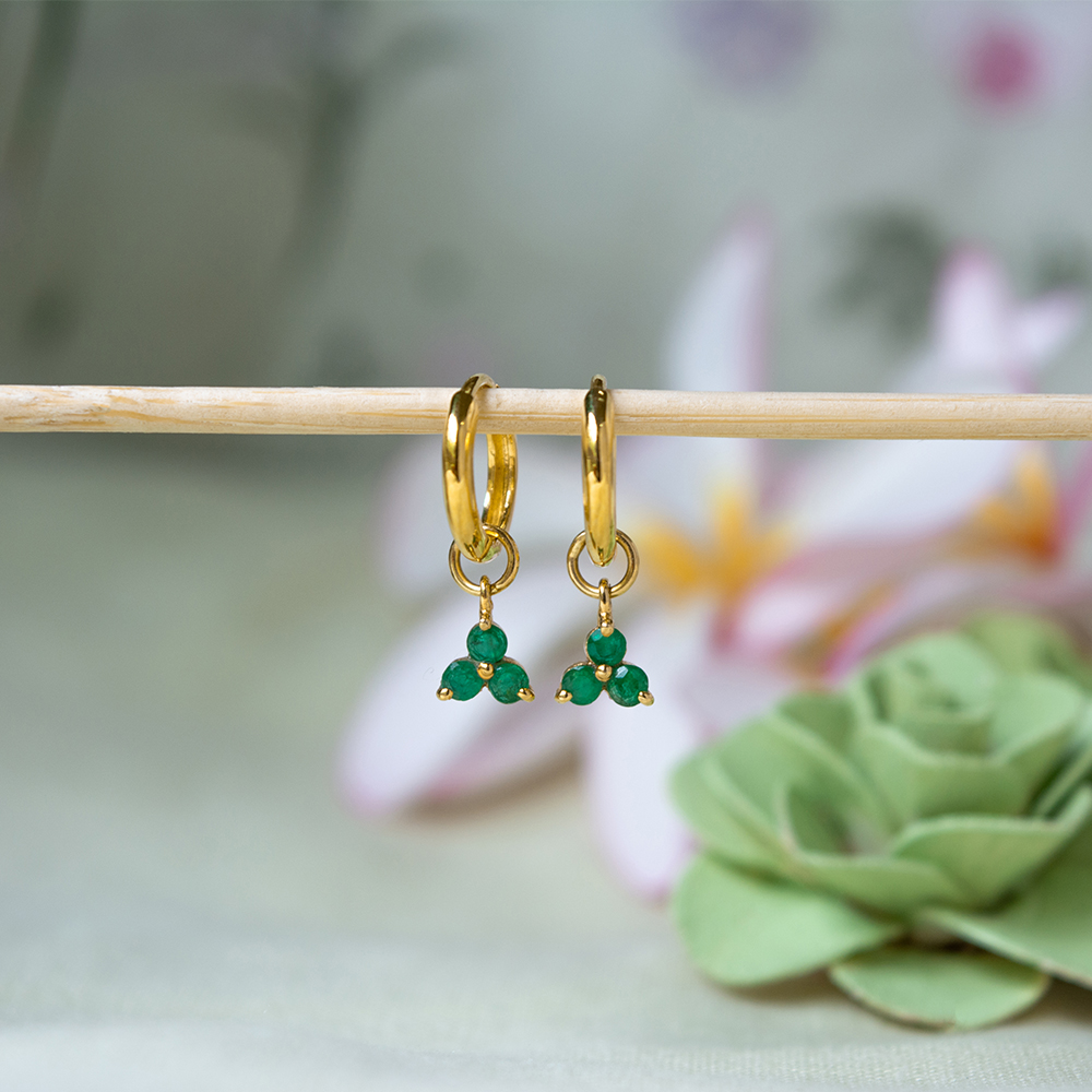 Shop Clover Emerald 18k Gold Hoop Earring For Women Gehna