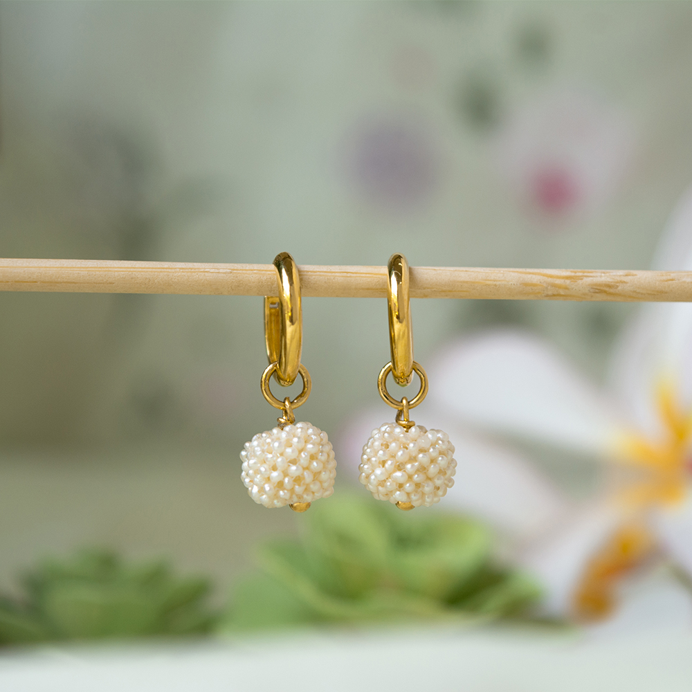 Shop Dreamy Delight Pearl 18k Gold Hoop Earring For Women Gehna