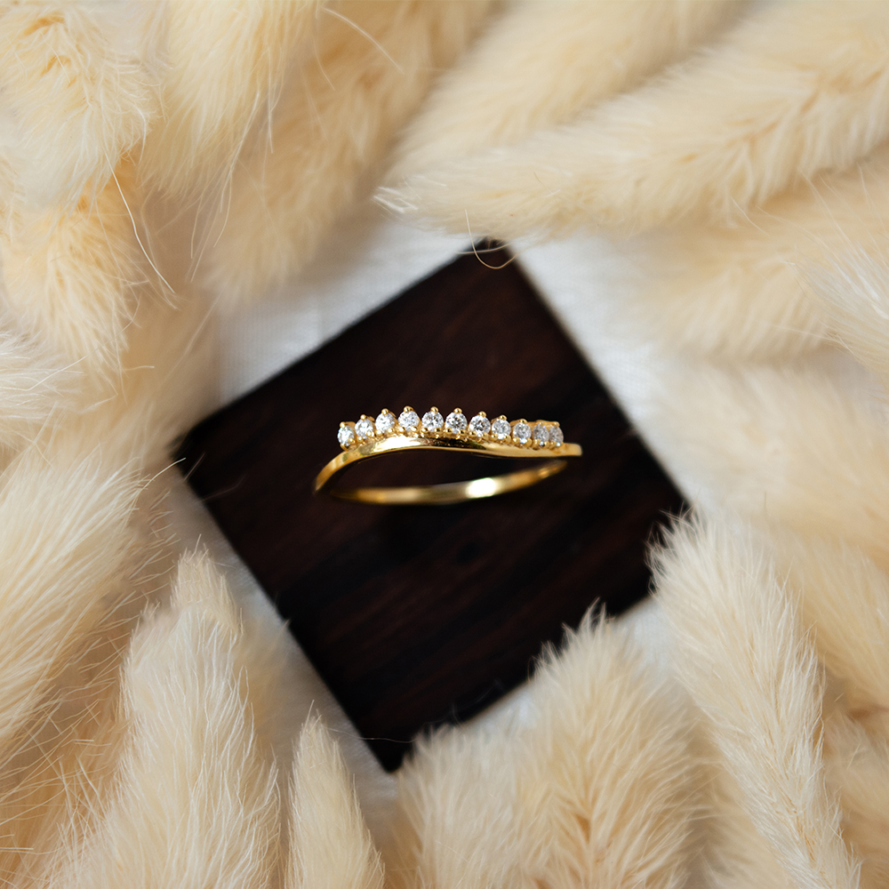 Wavy Diamond 18K Gold Ring